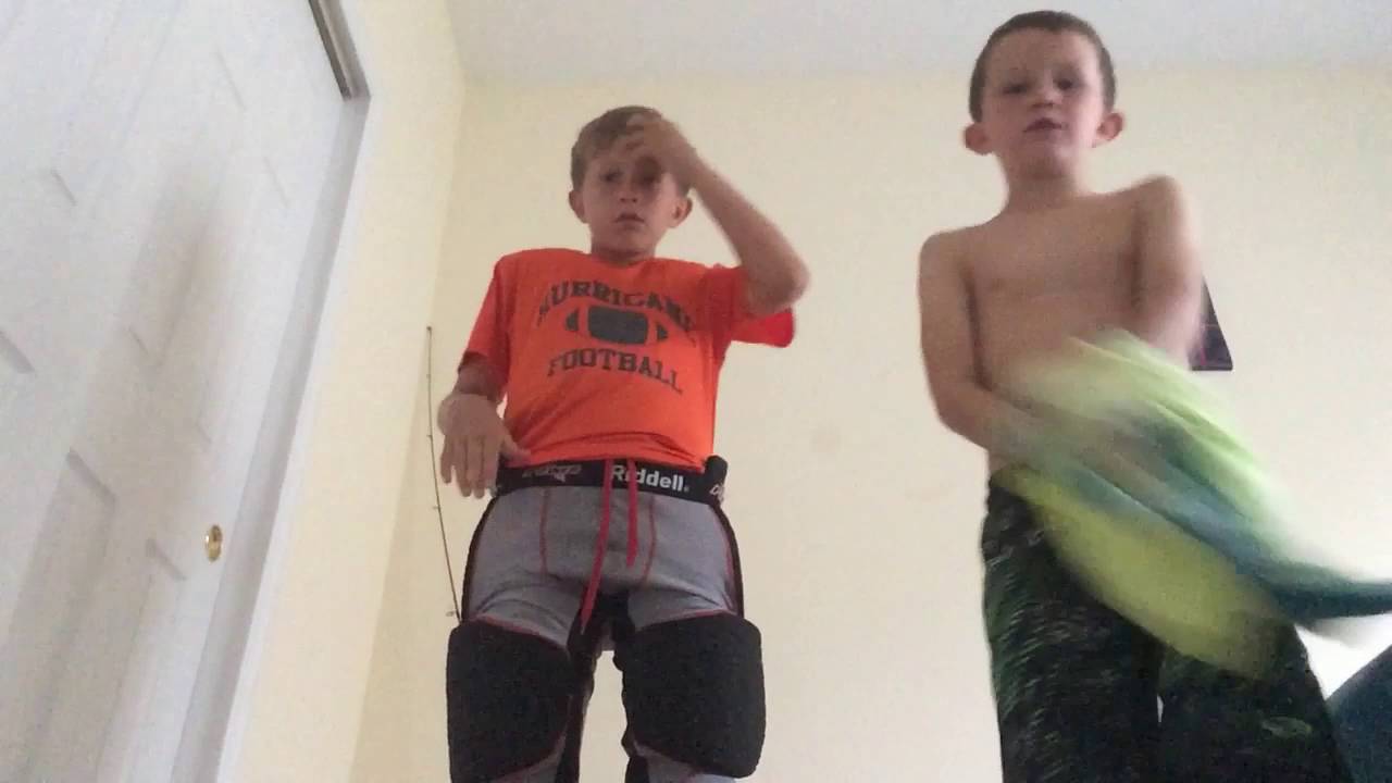 How to put on football equipment - YouTube