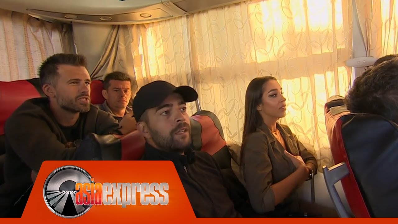 Vedetele din Asia Express și autocarul misterios. Ștefania: Noi am ...