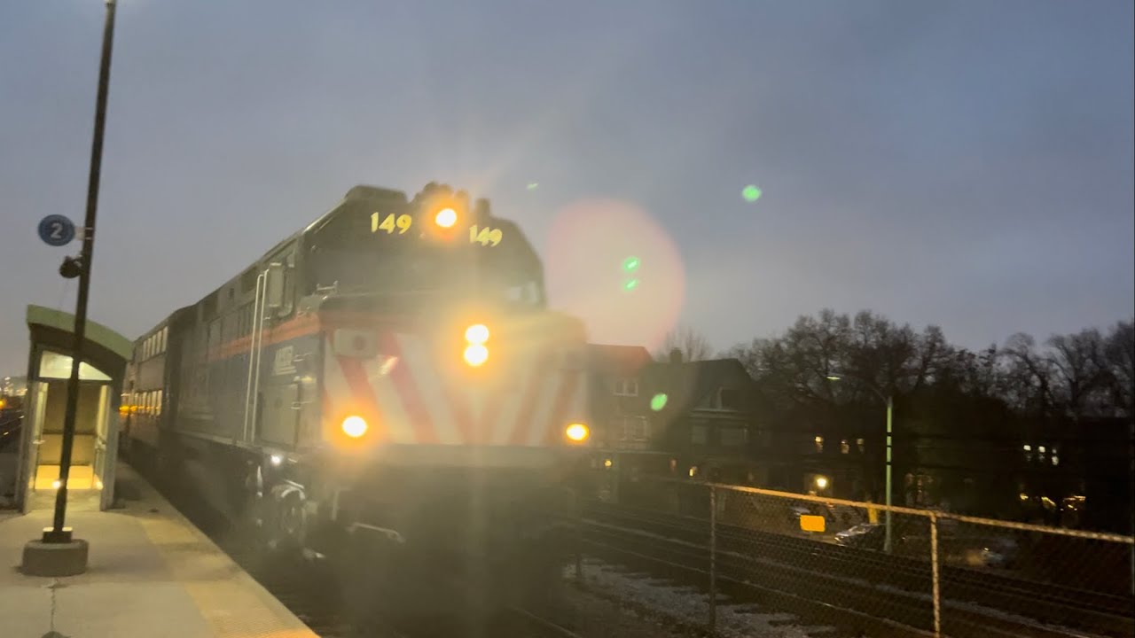 Metra (METX) 149 Outbound with loud P5 Horn Through Oak Park, IL (12/30/23) - YouTube