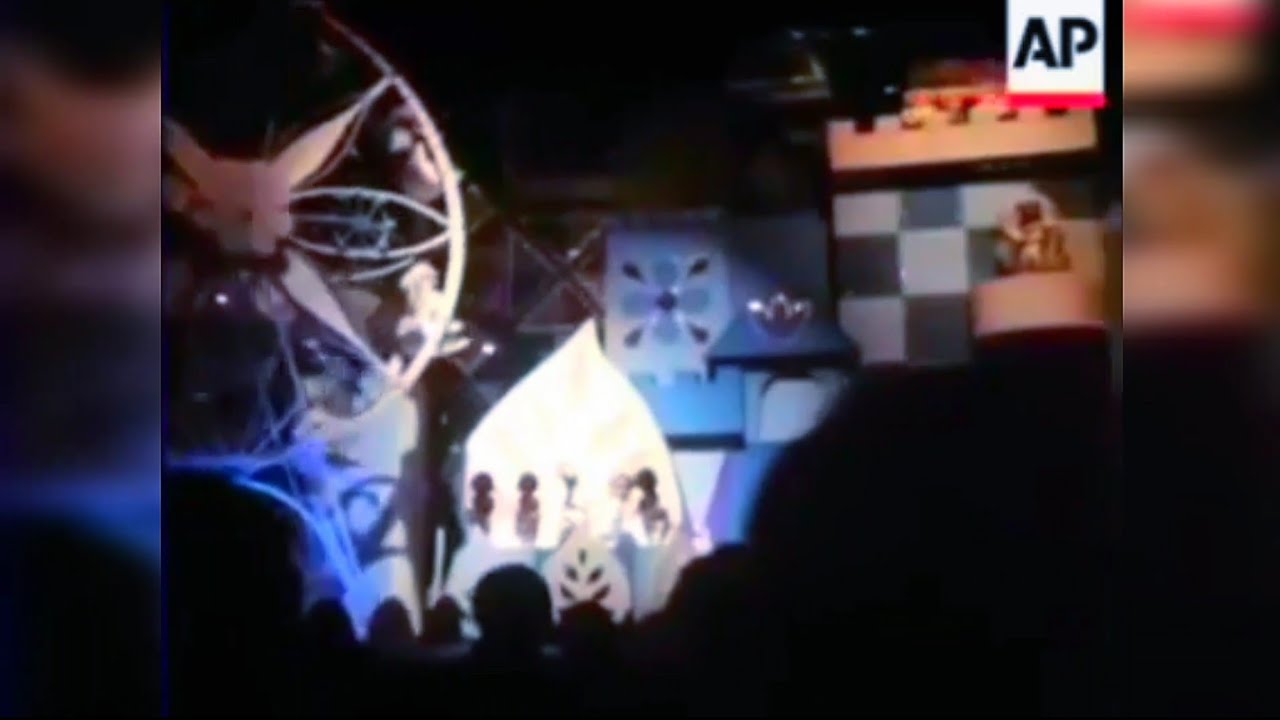 "it's a small world" Finale Magic Kingdom WDW 1971 (courtesy of British ...