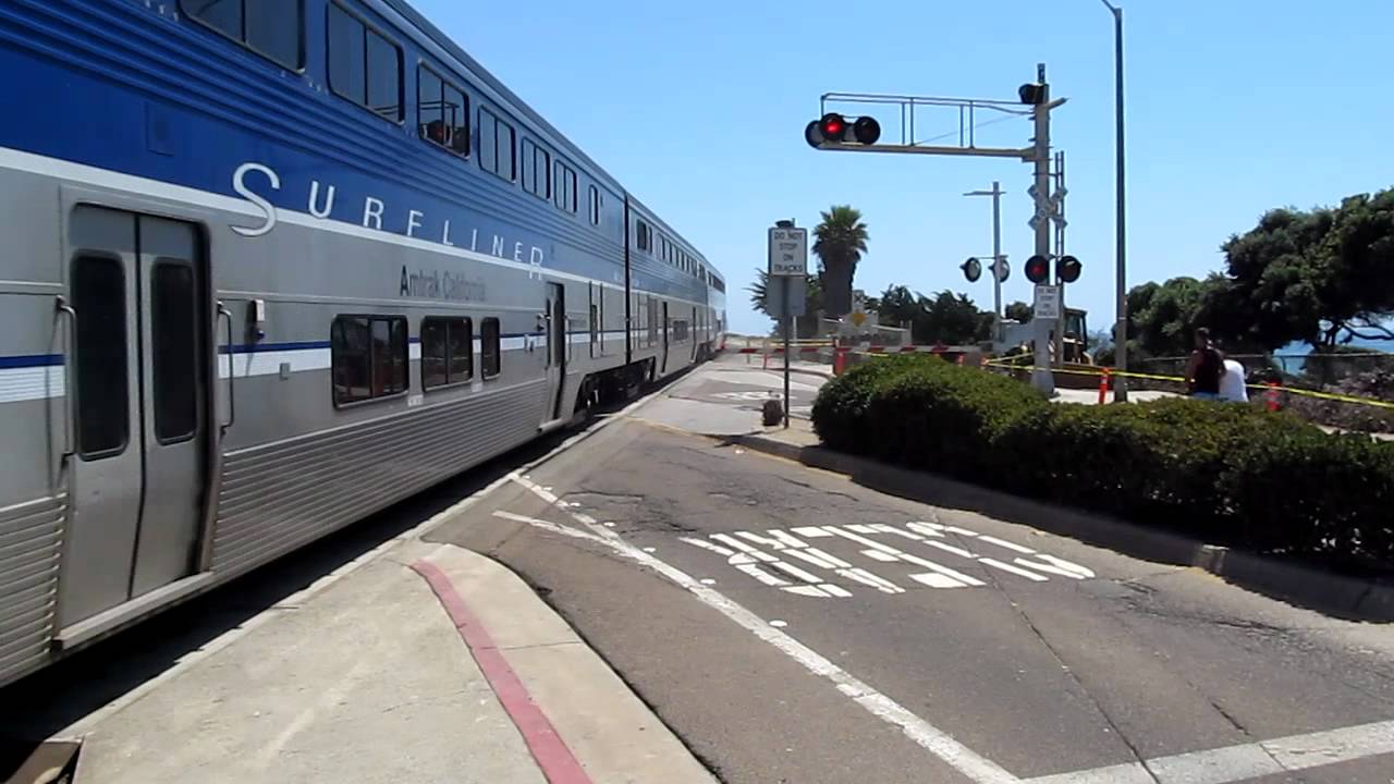 Amtrak #6903 & Amtrak #462 Roll Through Del Mar 08-13-2012 - YouTube