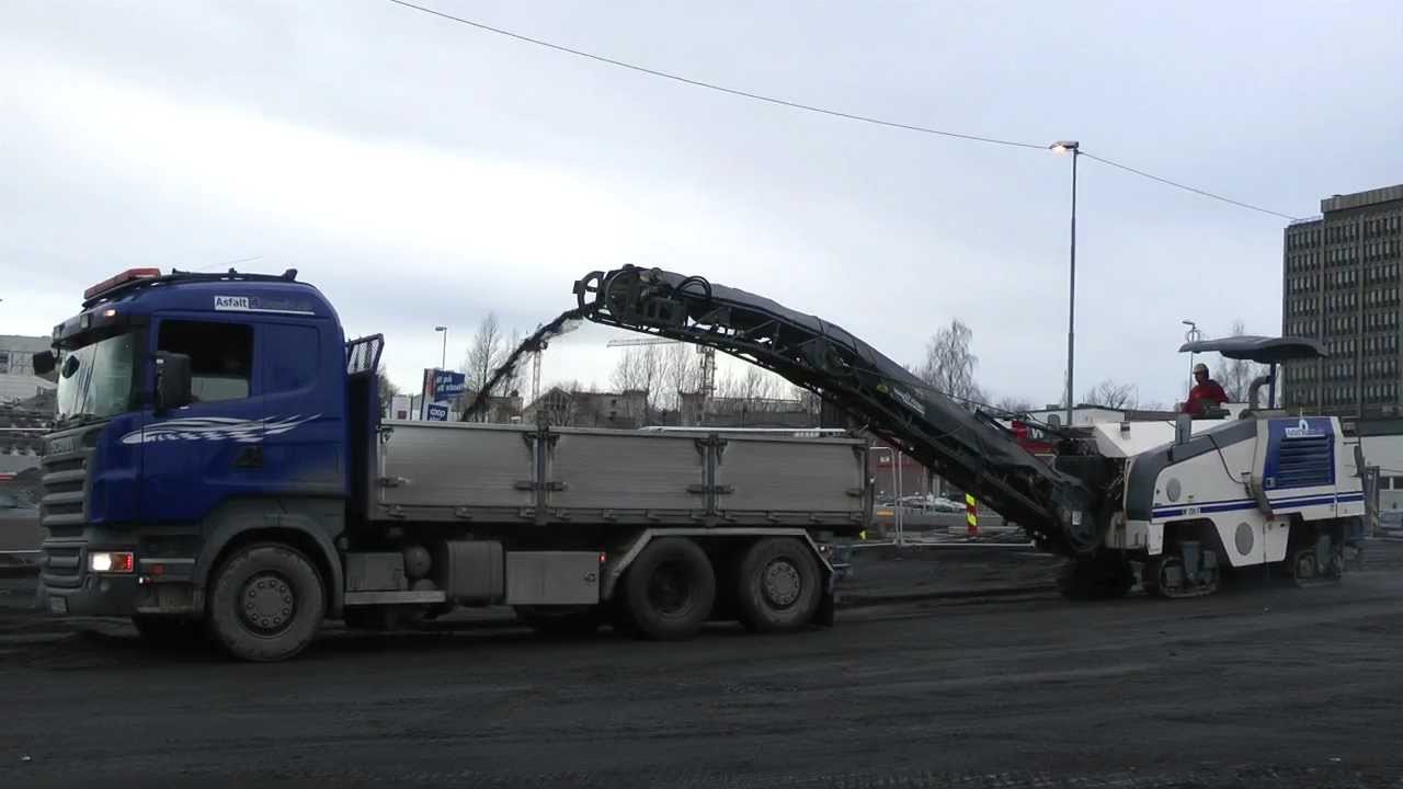 Wirtgen W 120 F Cold Milling Machine & Scania R500 - YouTube