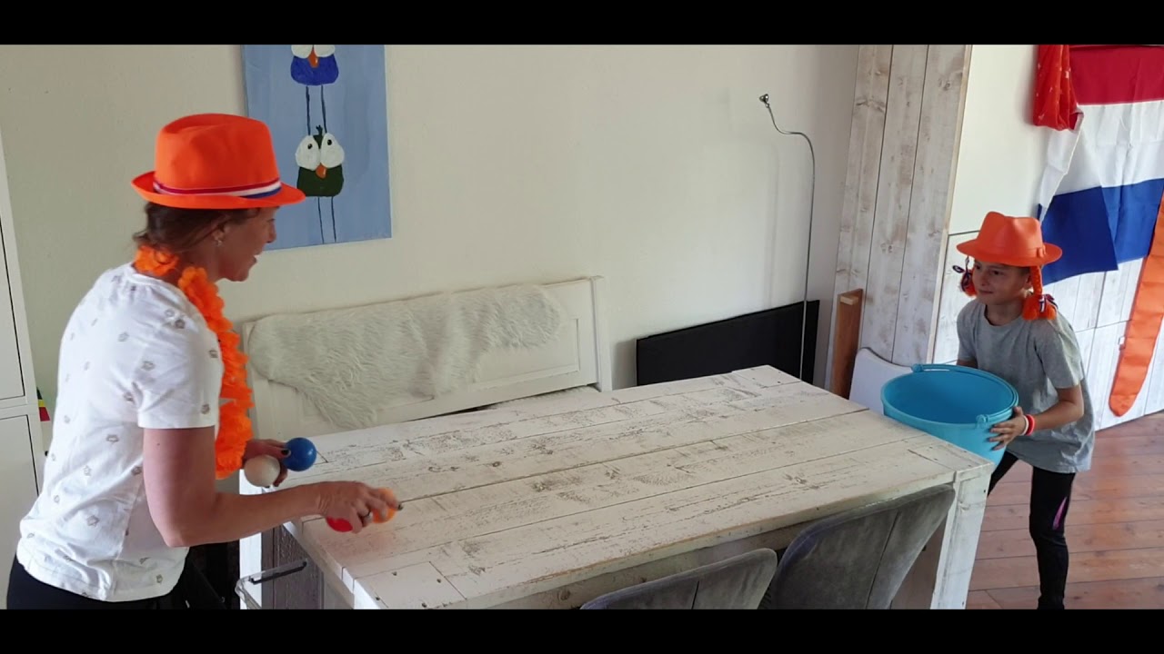Bewegen met juf natascha - koningsspelen rollende ballen vangen #53 ...