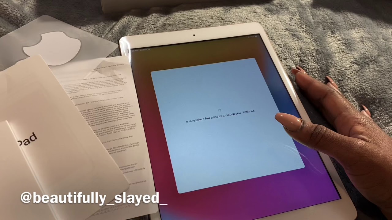 How to: Apple Ipad 8th Generation //Unboxing 🙈👀 💕 - YouTube