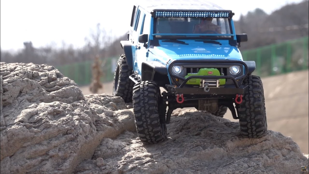 Traxxas TRX-4 | Jeep Wrangler Rubicon JK | One winter day, a relaxing ...