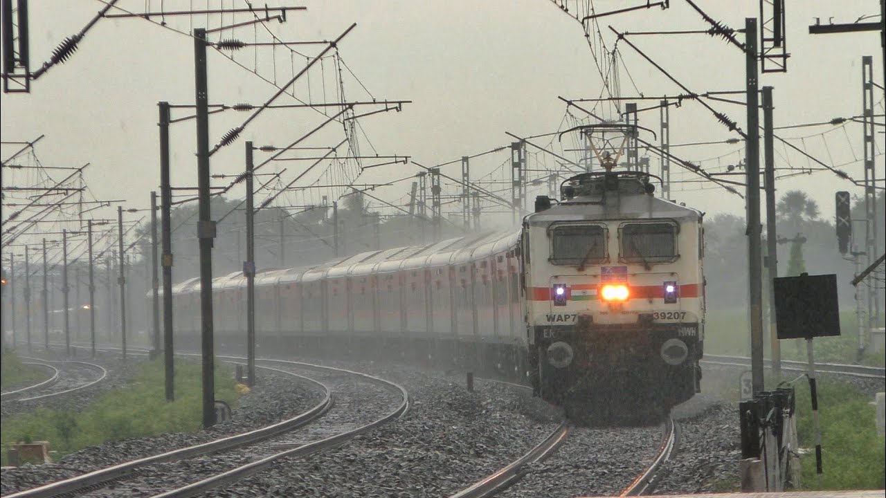 EXTREME TOP SPEED TRAIN BULLET SPEED ATTACK STATION AT SHARP 130 KMPH ...