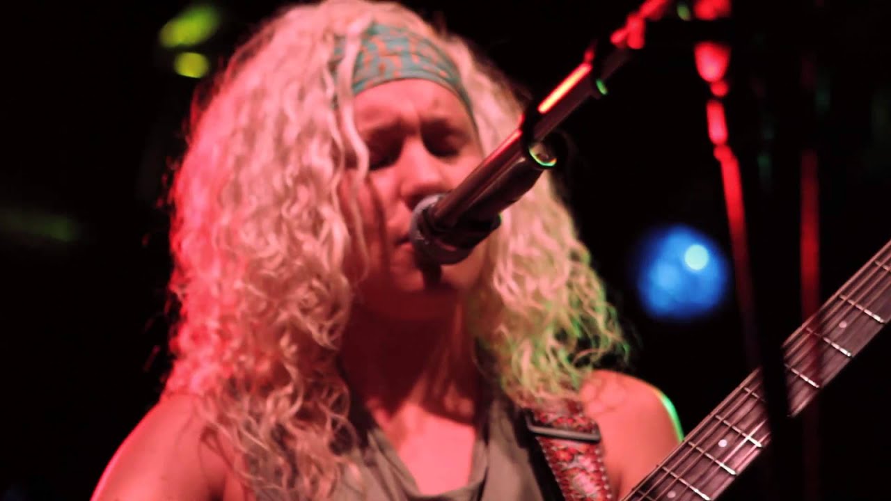 Laura Jenkins - "Don't pacify my love" live @ The Northern in Byron Bay ...