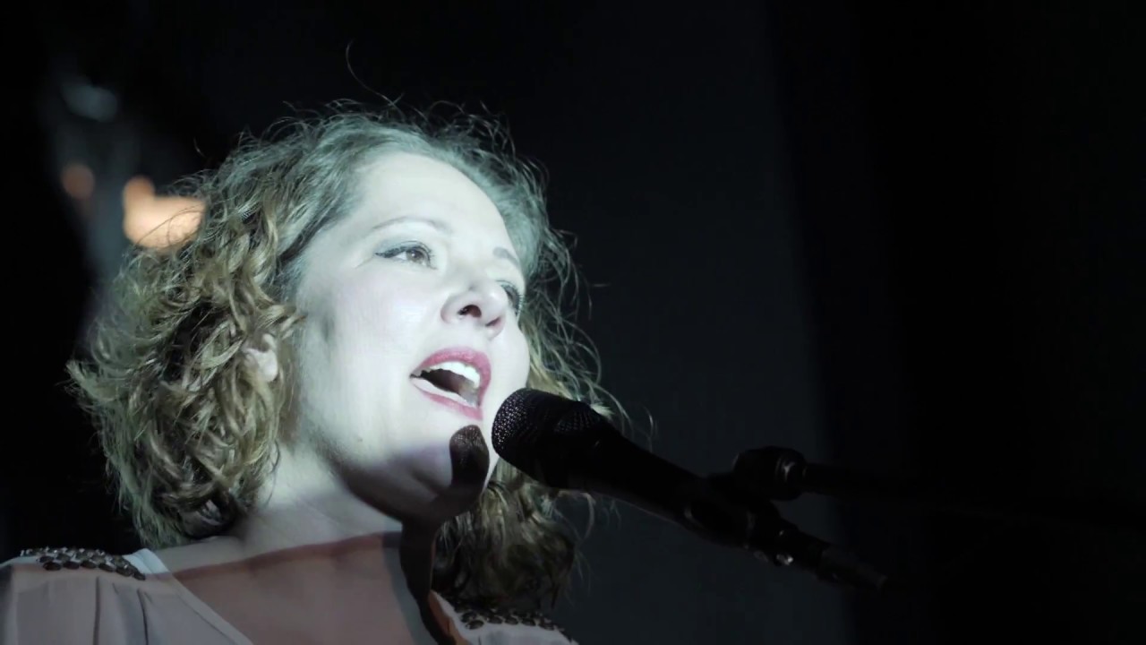 Dorothy Bird 'FALLING APART' - live in Dec 2017 - YouTube