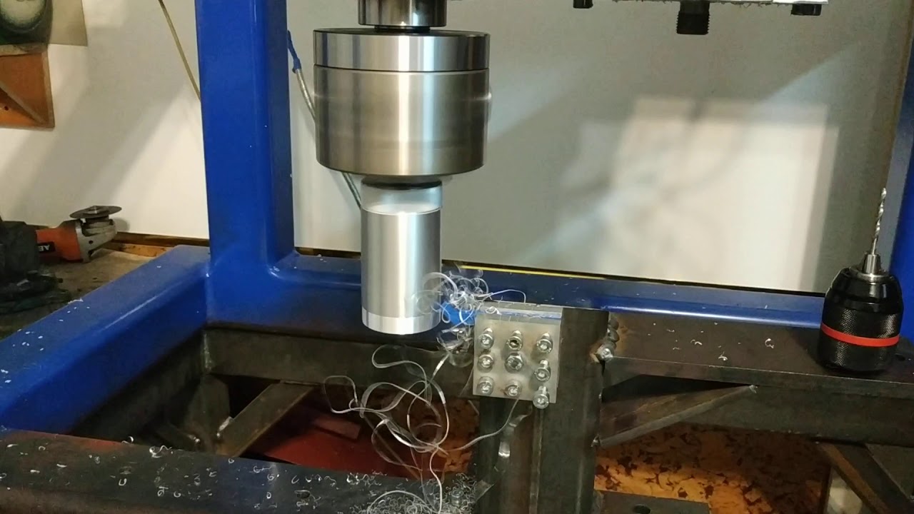 Closed loop spindle. Turning test 1500rpm, fi 50mm, 0.5mm cut - YouTube