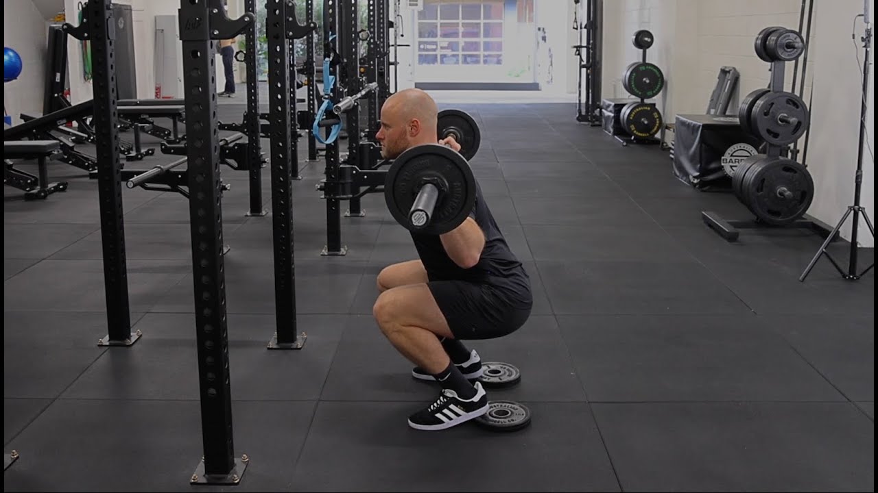 How to do a Barbell Pause Squat - YouTube