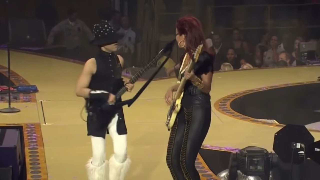 Prince, Let's work with a very long bass intro, Inglewood, May 5th 2011 ...