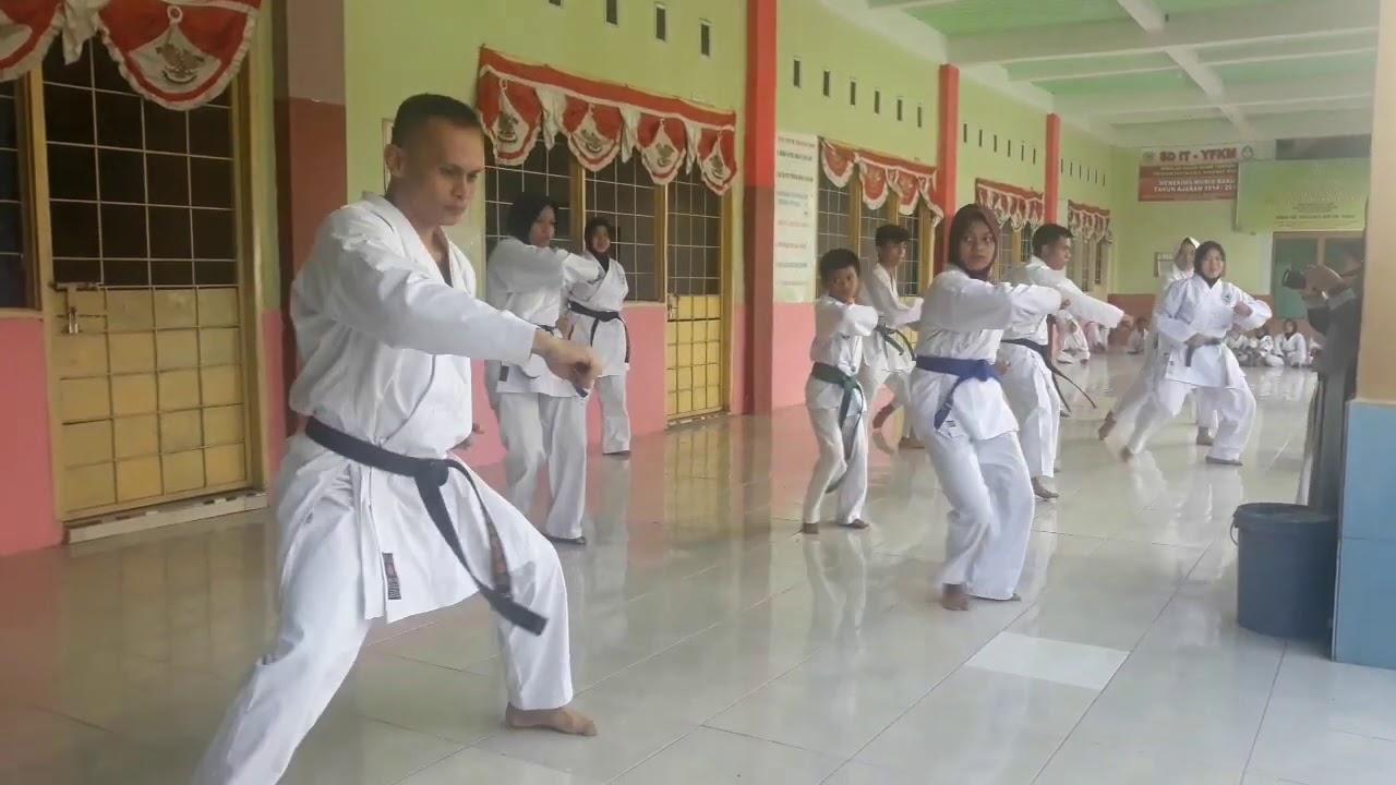 Gerakan Kata' 5 Kushin Ryu M Karate Do Indonesia - KKI Maros - YouTube