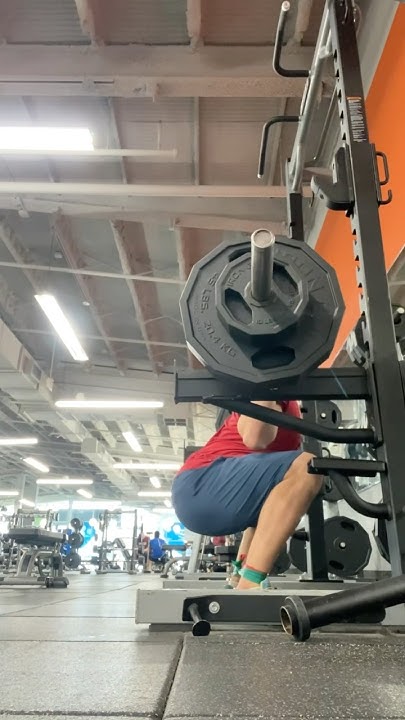 Slow eccentric squats - YouTube