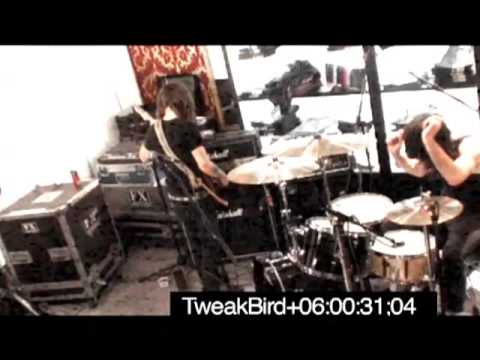 Tweak Bird live in the Volcom Store in London - YouTube