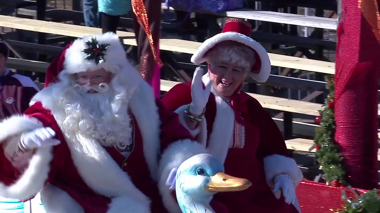 VIDEO: Santa arrives in Philadelphia - YouTube