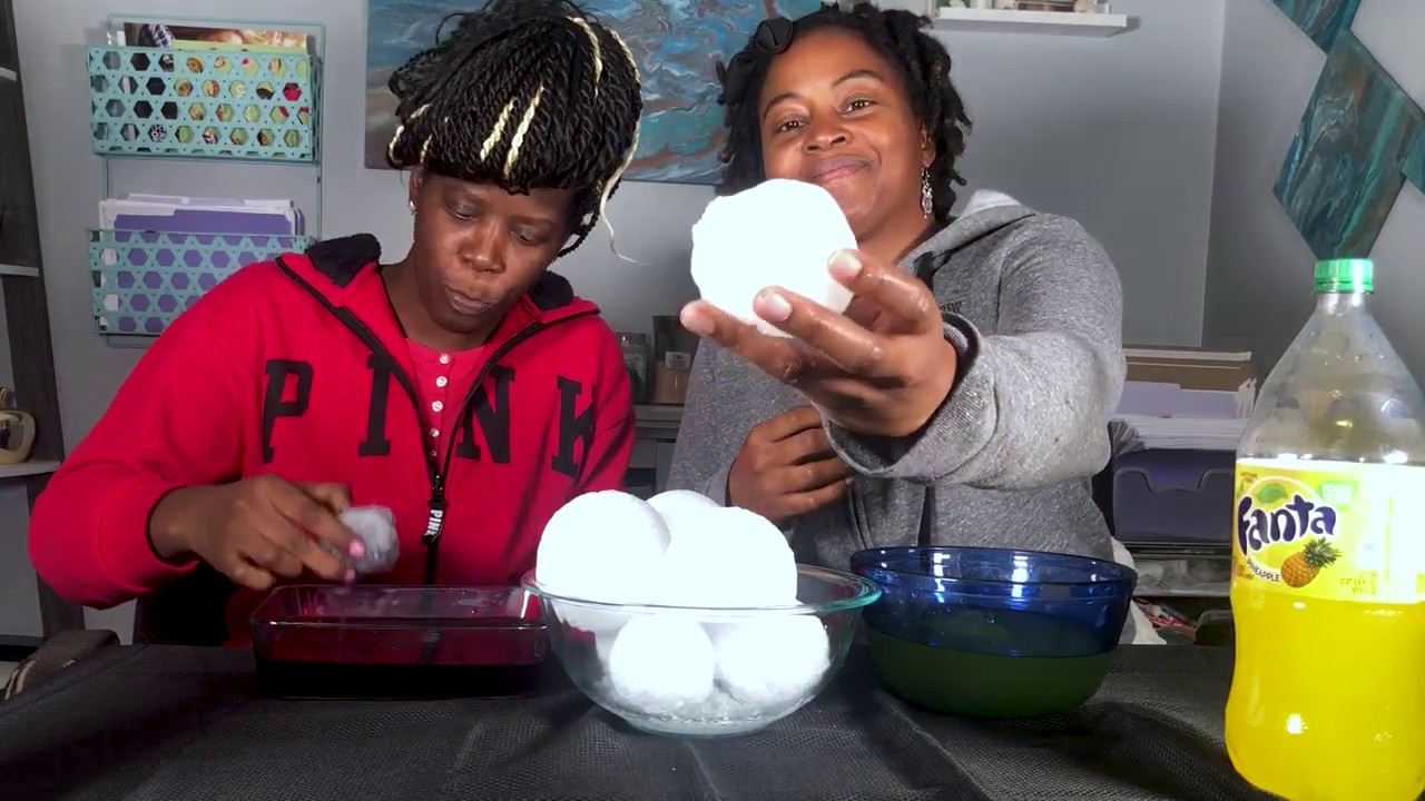 ASMR EATING PURE WHITE MINI LARGE SNOWBALLS(NO TALKING)ICE EATING ...