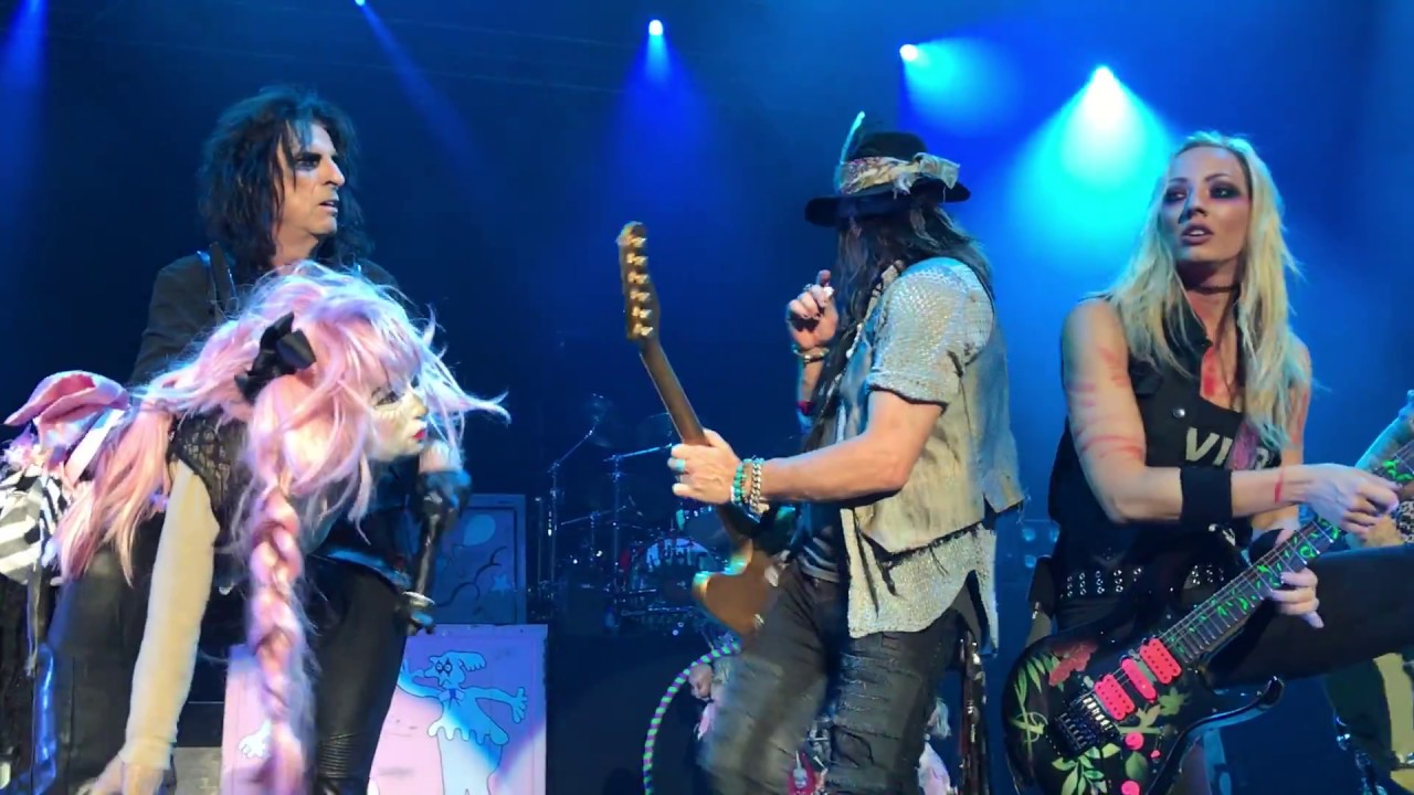 Alice Cooper "Cold Ethyl" front row 6-21-17 - YouTube