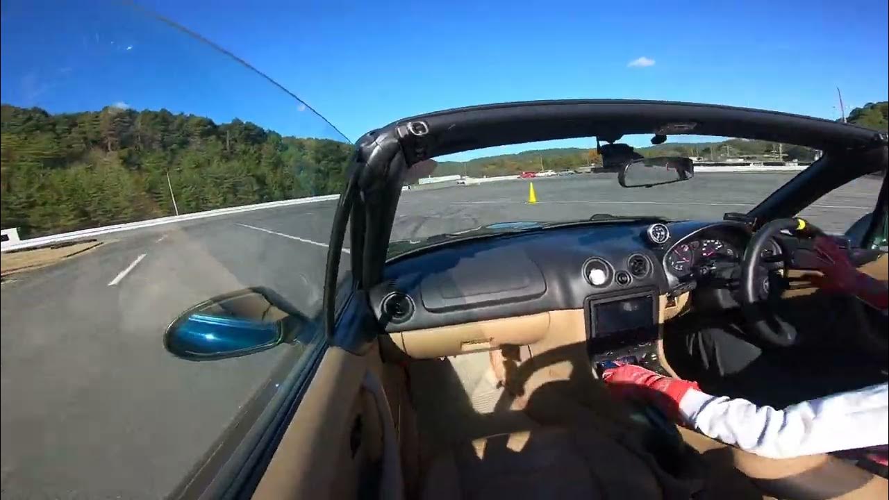 241201 キョウセイジムカーナ練習会 AM NB8C ロードスター - YouTube