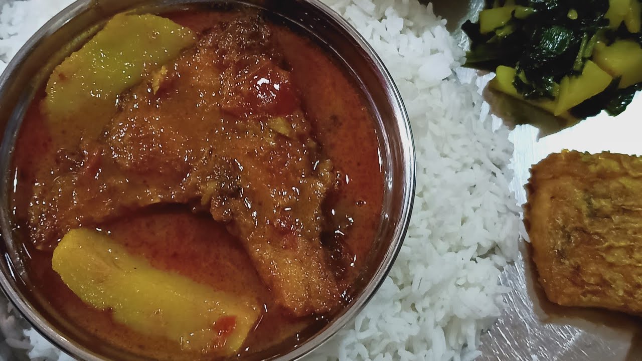 Catla Fish Stew. Fish curry recipe. Bengali Machher jhol.#ThindiPothi ...