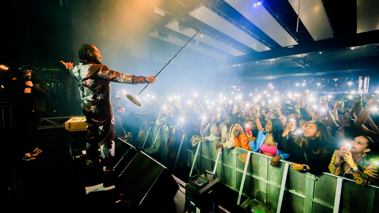 Adekunle Gold - Sade (Live Performance) Melbourne, Australia 2022 - YouTube