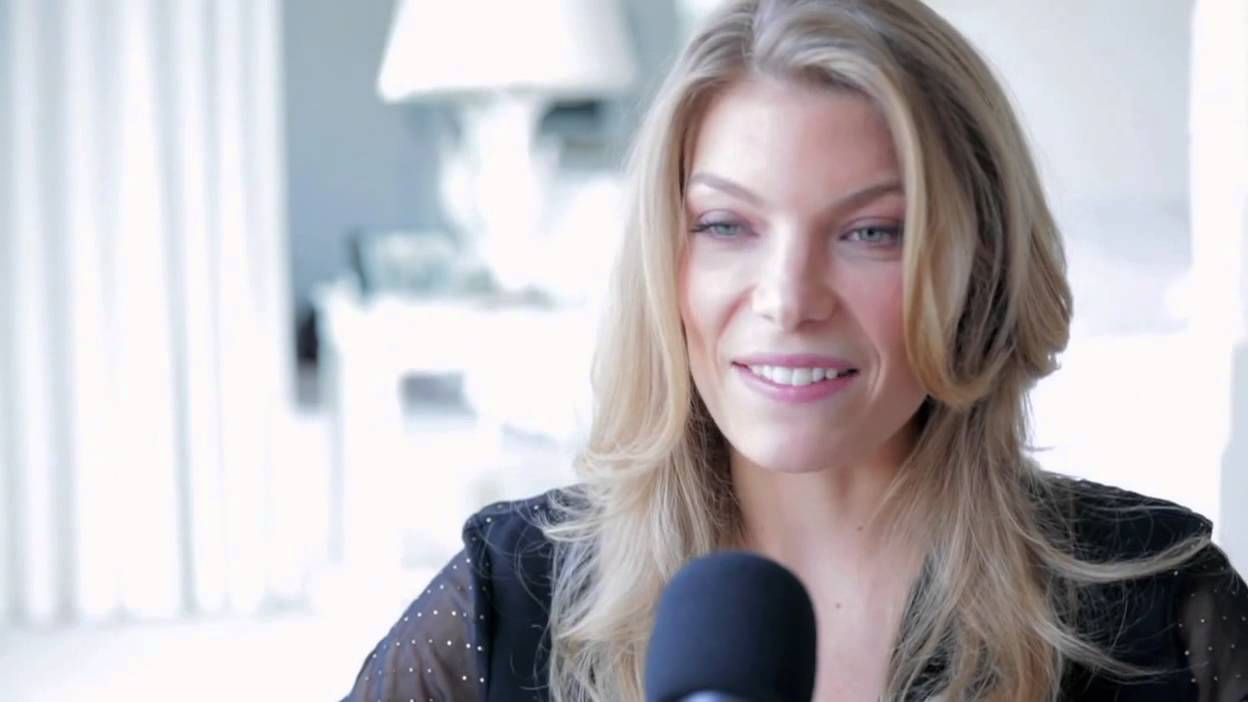 Ruby Brown - La face cache des nouveaux parfums Jouviance - YouTube