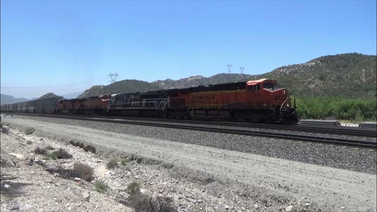 Railfanning at Tehachapi & Cajon Pass on 6-7-2025 - YouTube
