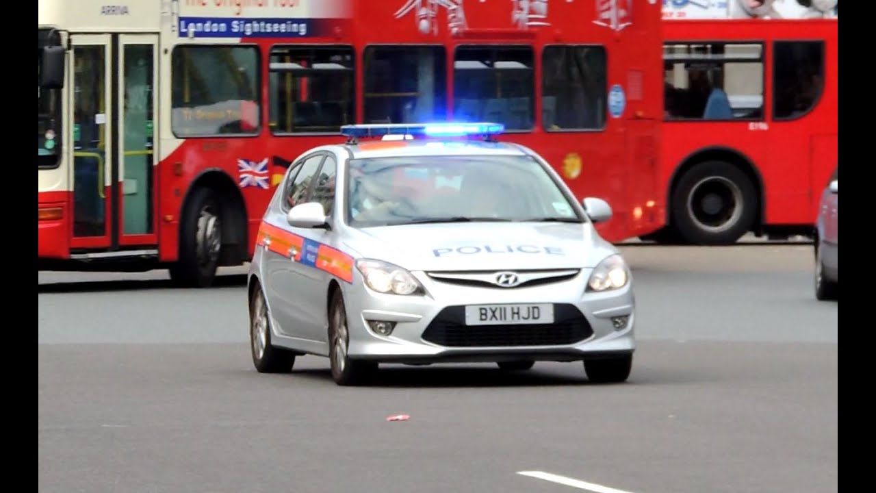 London Metropolitan Police car responding - YouTube