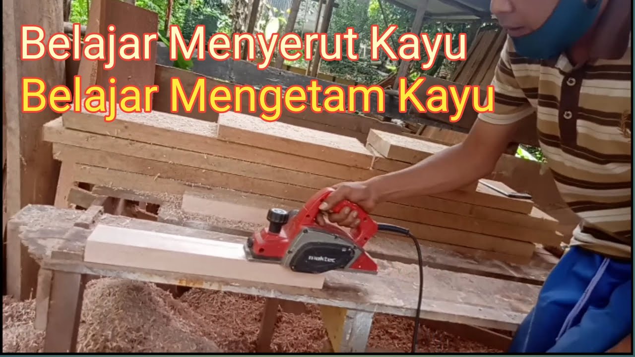Cara Menyerut kayu || Cara Mengetam kayu ! Skil Tukang kayu - YouTube