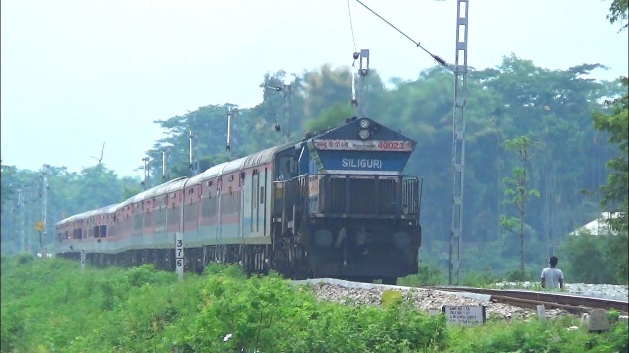 Train Beside Mountain :Wdg4 Leads Capital Express Dangerous Aggressive ...