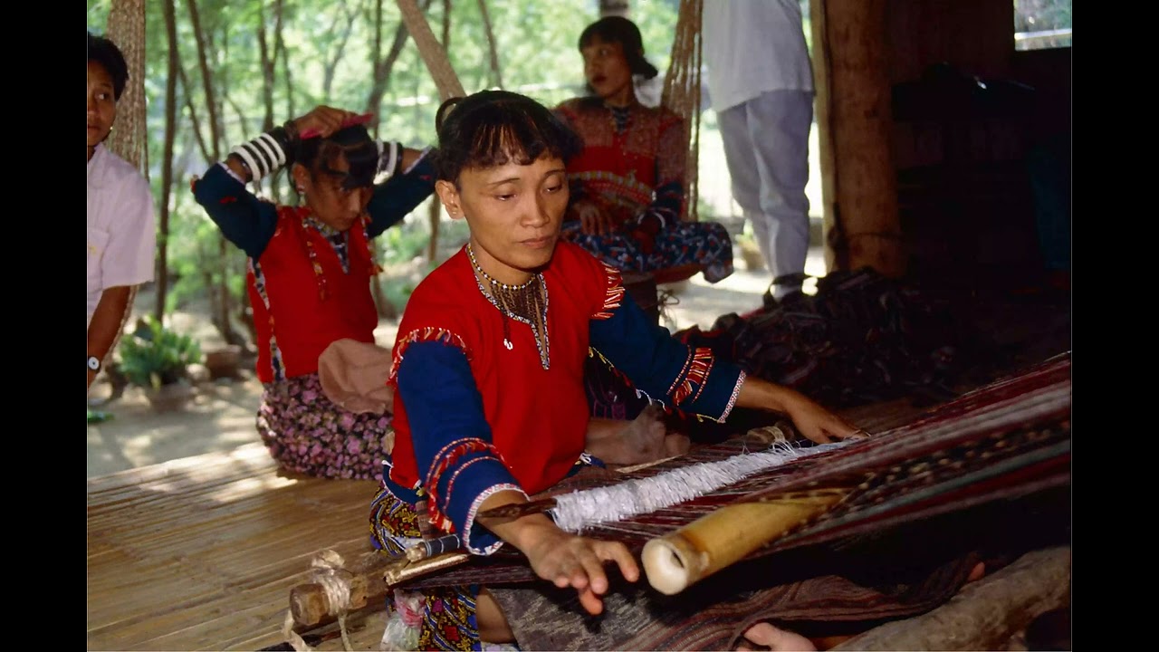 Visit the TBoli Dream Weavers - YouTube