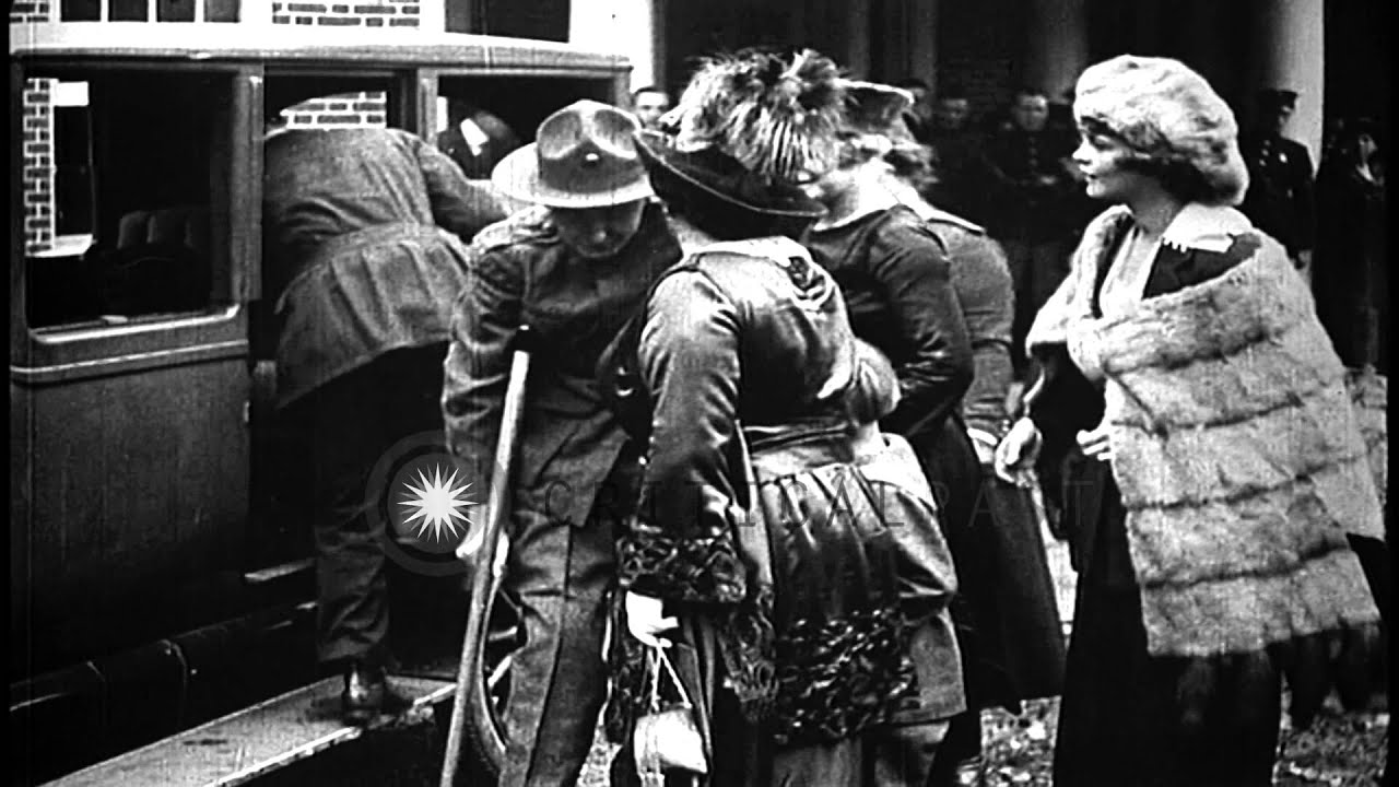 Wounded American soldiers return home from France. Soldiers with new ...