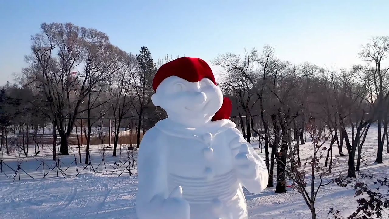 GLOBALink | Snow sculpture of Quebec Winter Carnival mascot displayed ...