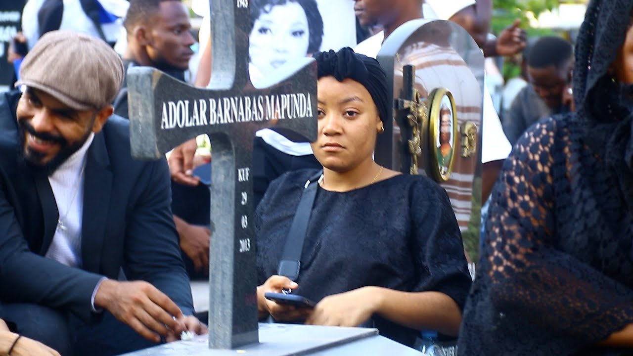 JENIPHA KANUMBA NA WASANII WENGINE WAKIWA KWENYE MAZISHI YA GRACE ...