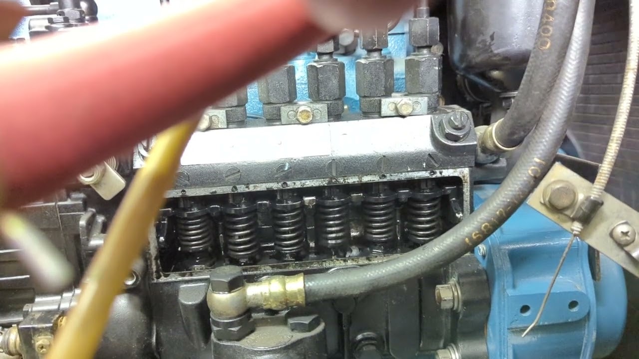 SD33T injection pump, side cover off, turning engine - YouTube