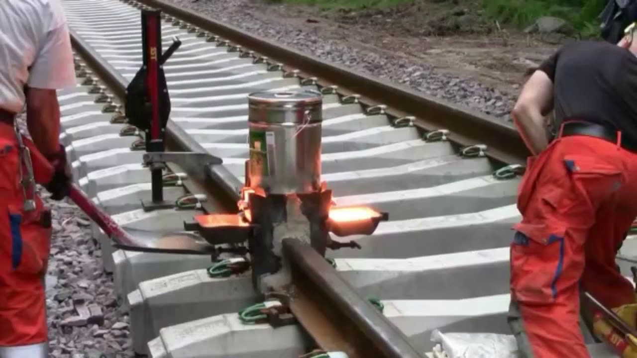 Demiryolunda raylara kaynak nasıl yapılır? - YouTube