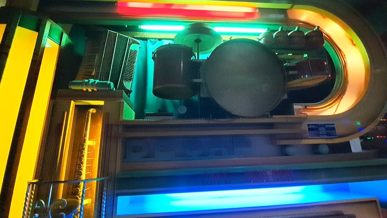 92 key Decap dance organ - Café Beveren - March 2025 - YouTube