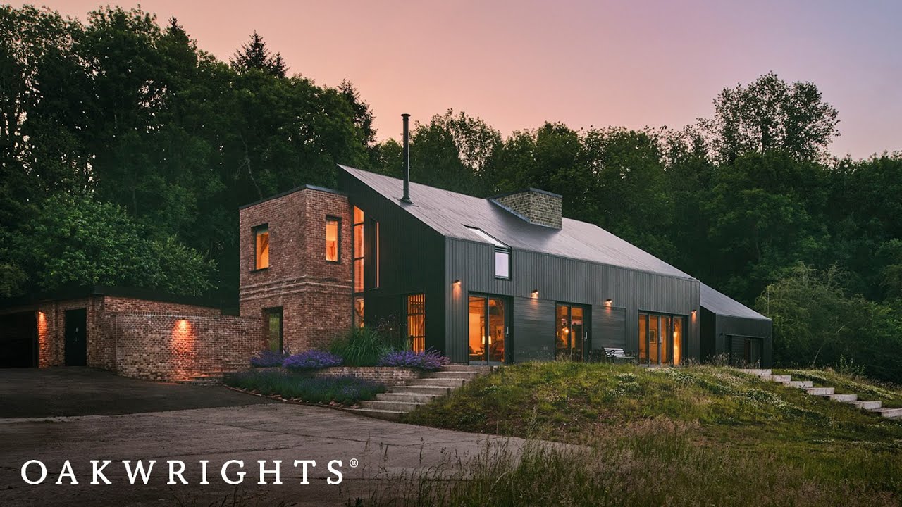 Visit this contemporary oak frame barn I Using oak to make the most of ...