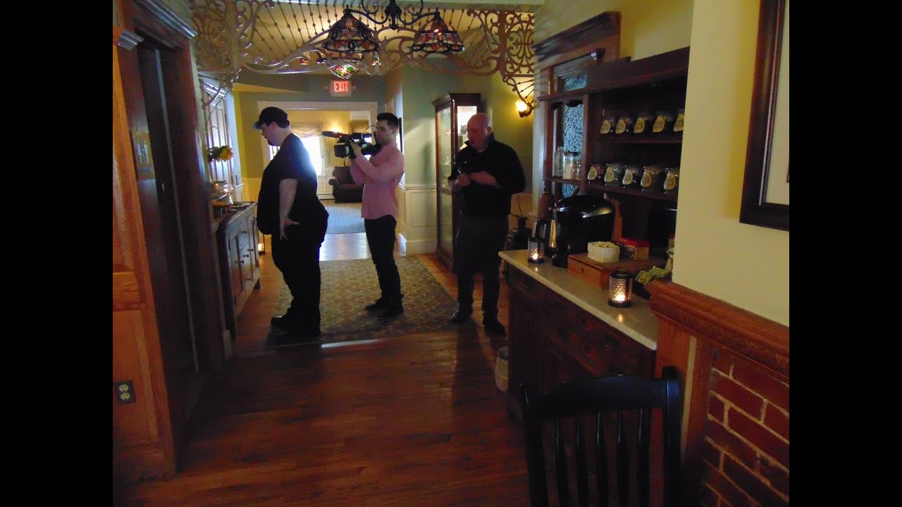 The Bernerhof Inn S01E01 - YouTube