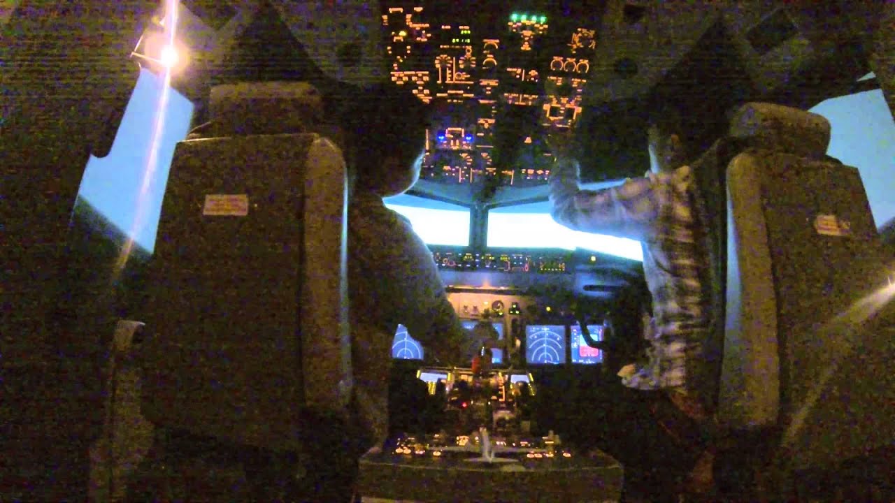 PDMG Boeing 737-800 Flight Simulator, Start-up and engine ignition w ...