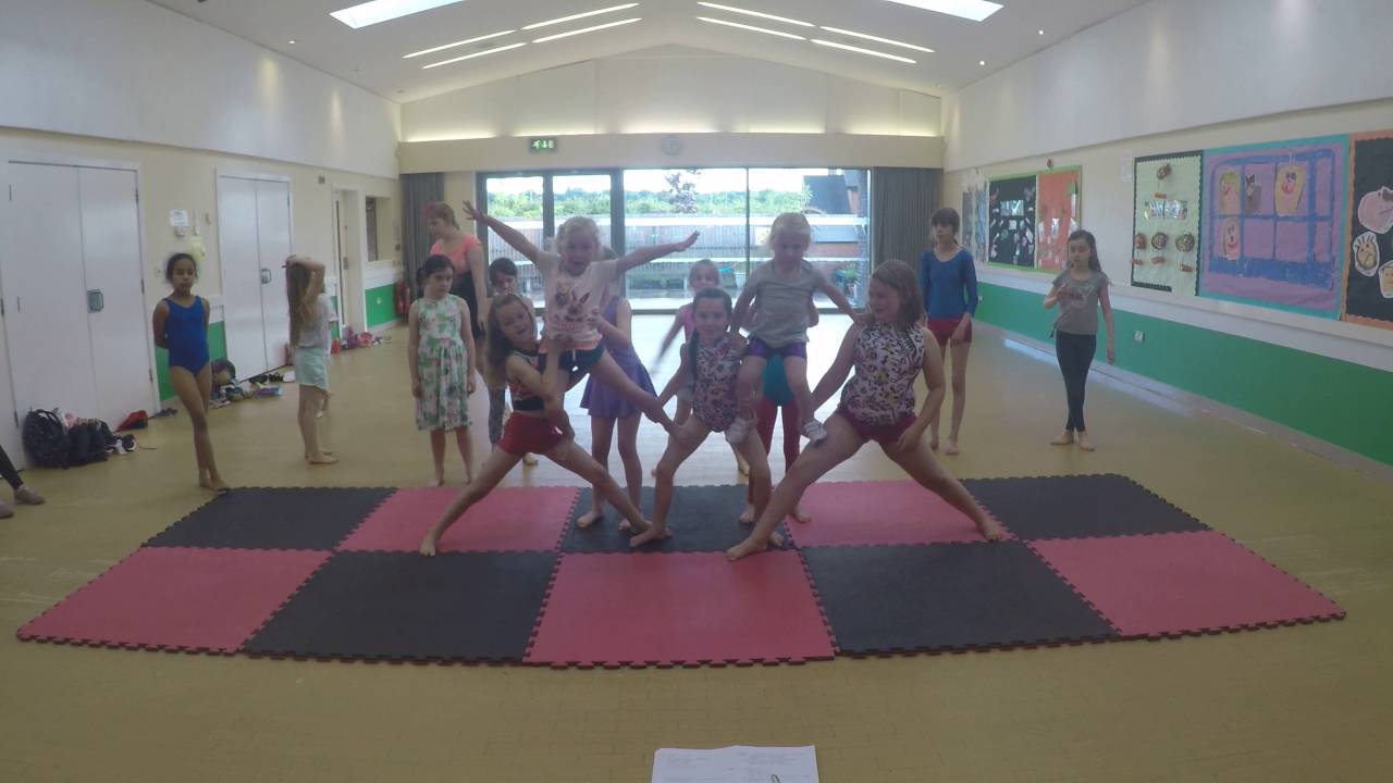 Cheerleading thigh stand lift - YouTube