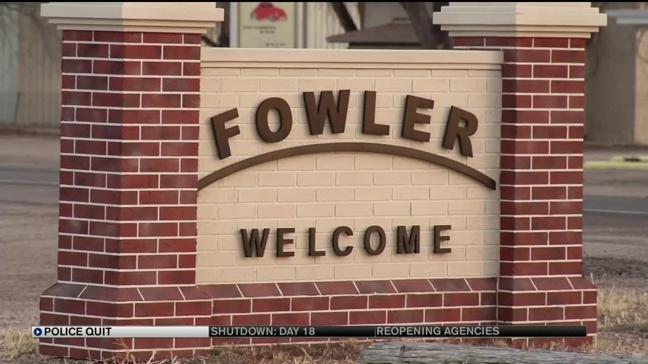 Fowler police force abruptly quits - YouTube