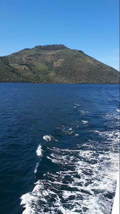 Perjalanan dari Waiwerang - Pulau Adonara menuju Larantuka - Pulau Flores di Nusa Tenggara Timur ...
