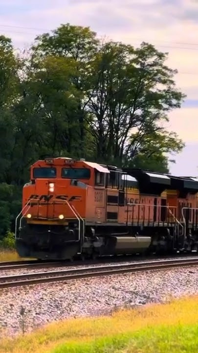 BNSF Freight Train Rumbling Through Coal City - YouTube