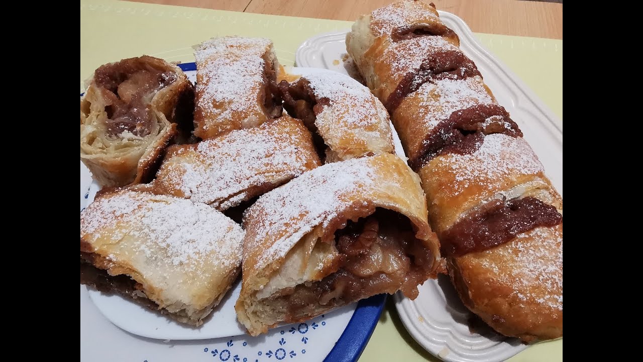 Placinta cu foi subtiri si crocante umpluta cu mere- cu foi facute in ...