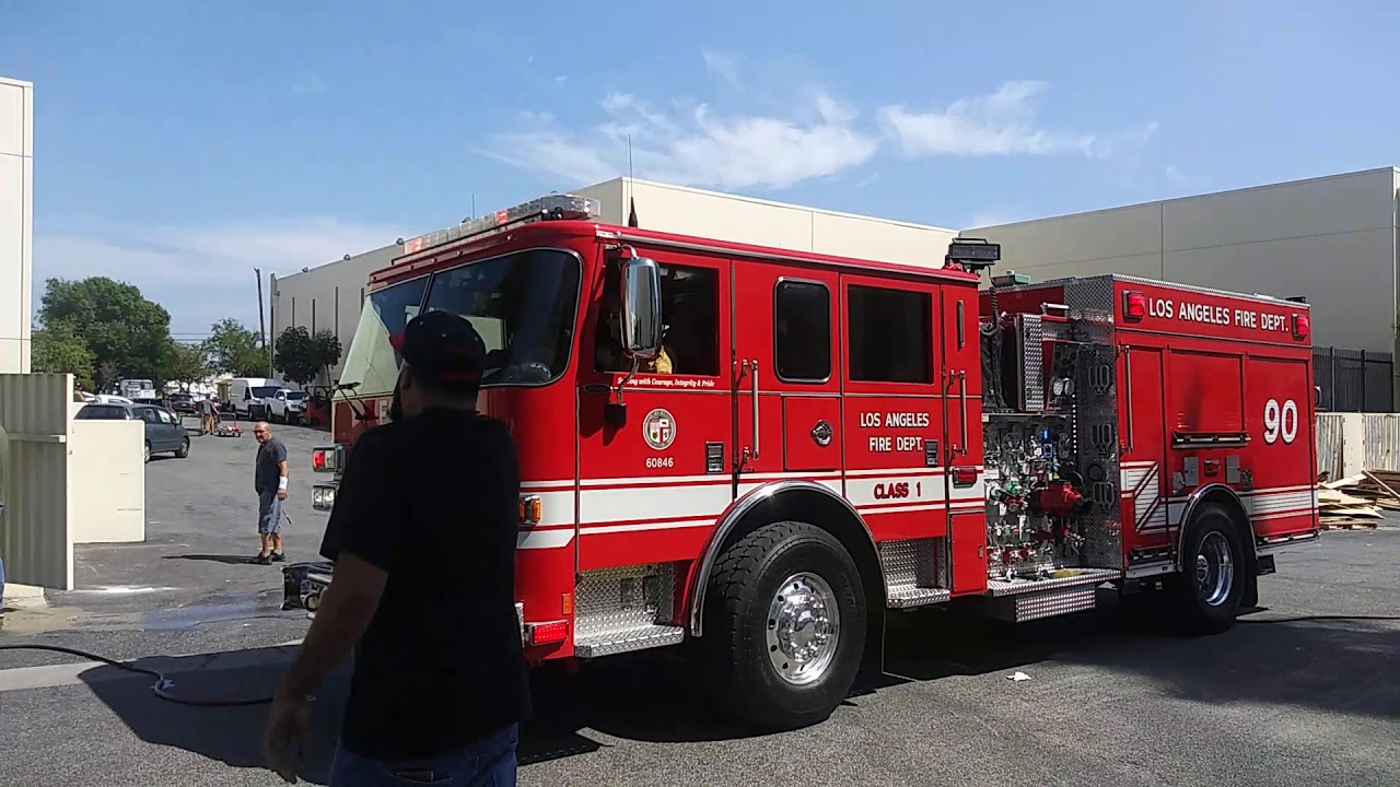 LAFD Engine 90 Arriving On Scene - YouTube