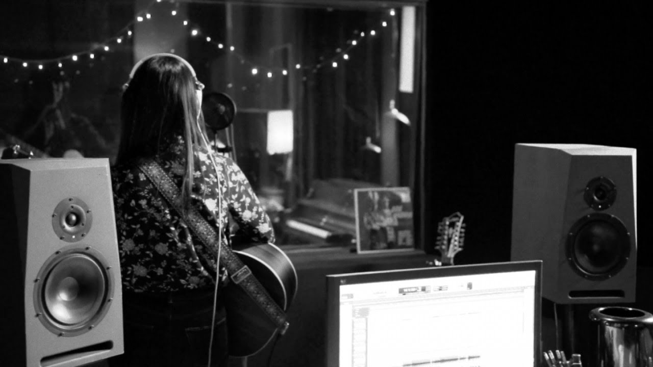 Maude Audet présente - Comme une odeur de déclin - YouTube