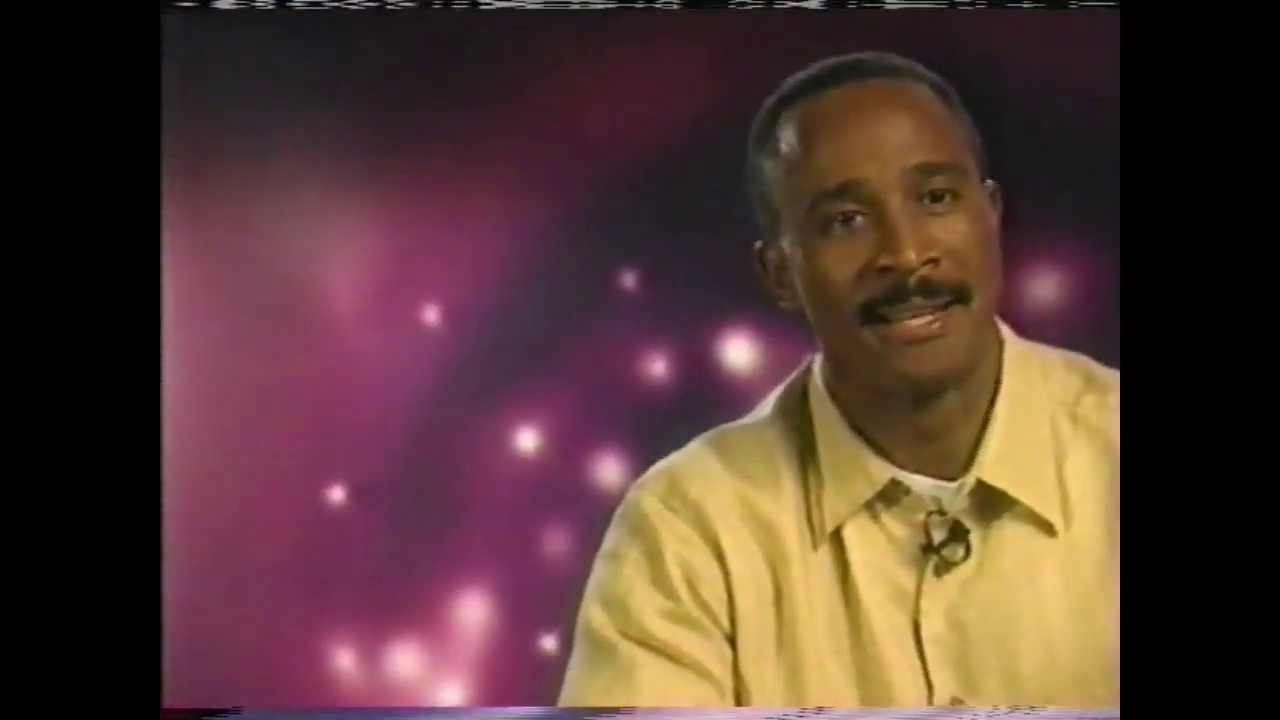 Family featuring Gordon Greene | Disney Channel | Bumper | 1999 - YouTube