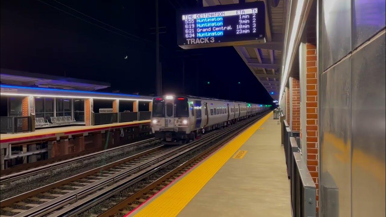 LIRR: M9 Port Jefferson Branch Super Express/Flyer Train 1662 Bypassing Merillon Avenue - YouTube