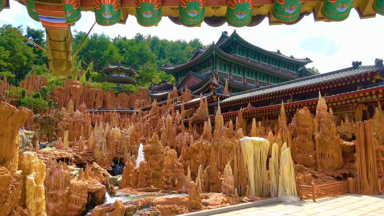 Exploring the biggest South Korean cave Hwanseongul and stalactite ...