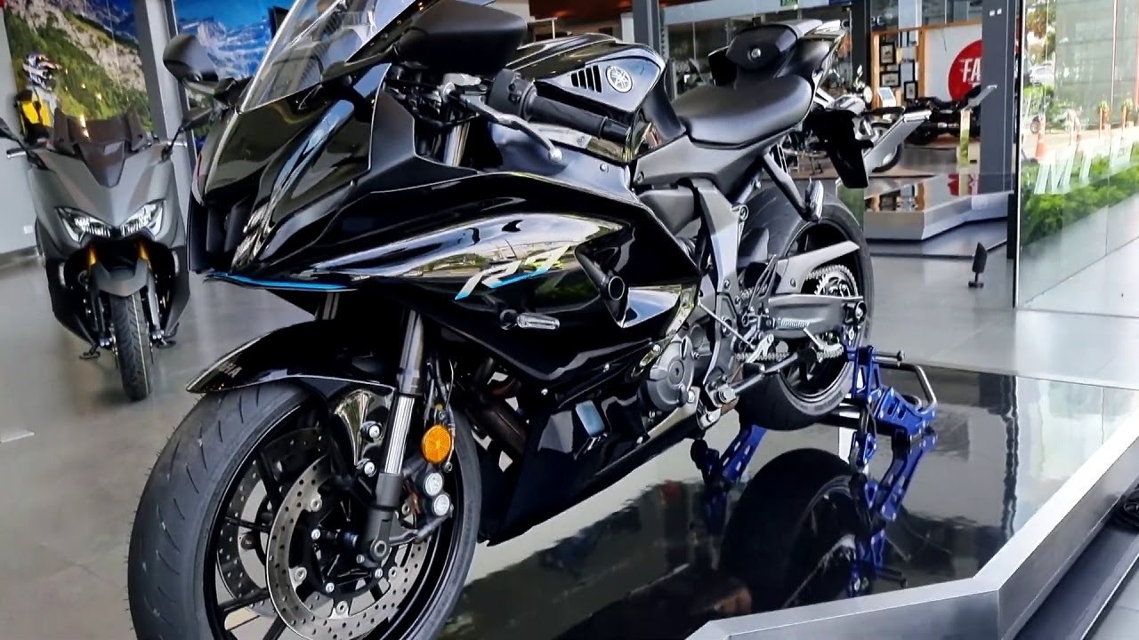 New Yamaha R7 Black Walkaround - YouTube